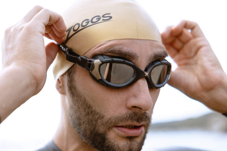 ZOGGS PREDATOR FLEX TITANIUM REACTOR- BLACK/GOLD -SMALL – Swim T3